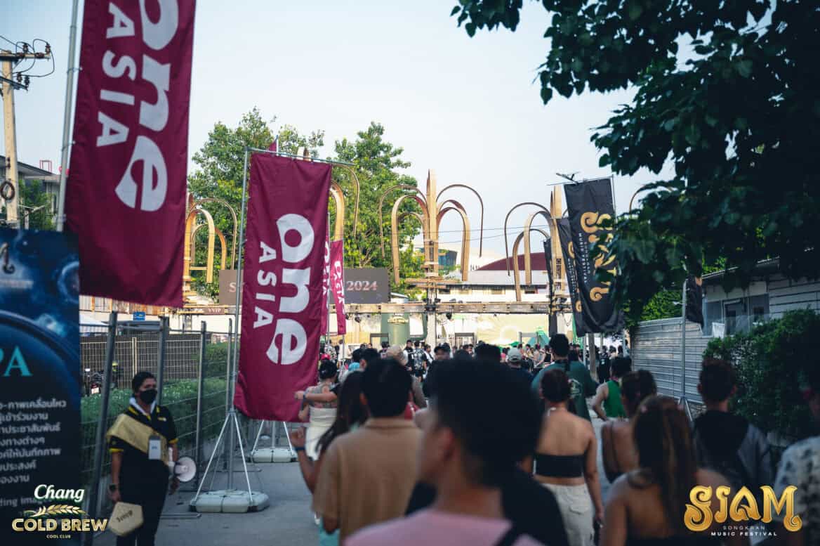 คู่มือเที่ยวเทศกาลสงกรานต์ในไทยปี 2568 ที่คุณห้ามพลาด! | Siam Songkran Music Festival